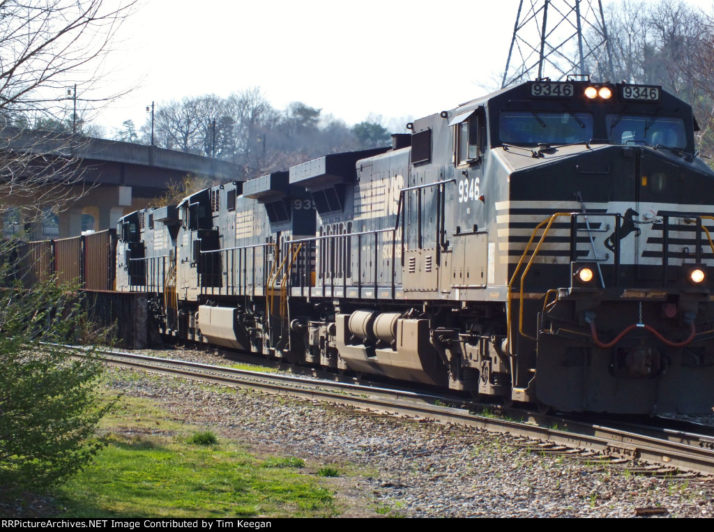 NS 784 with a trio of Dash 9's